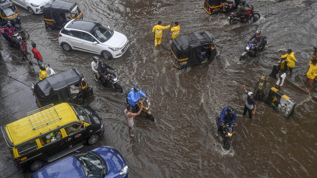 Maharashtra Weather Update: Cloudy Skies, Rain & High Tides Today ...
