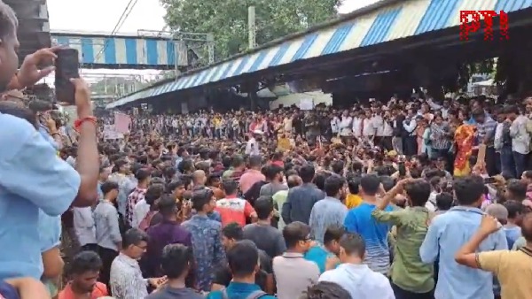 Rail Roko Protest At Badlapur Station: Locals Halt Trains Over Sexual ...