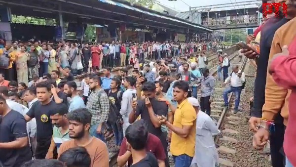 Rail Roko Protest At Badlapur Station: Locals Halt Trains Over Sexual ...