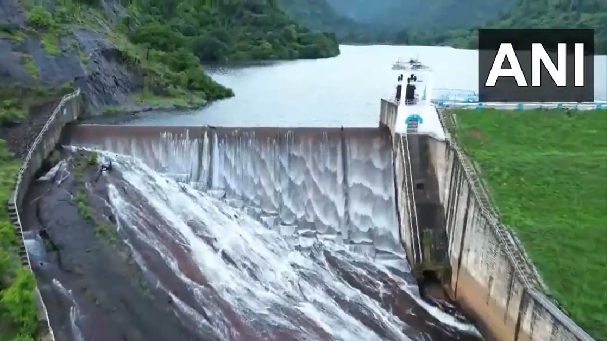 Tamil Nadu: Varathamanathi Dam Overflows Following Continuous Rain ...
