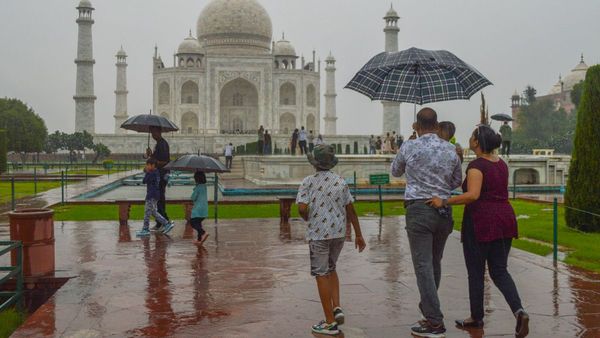 Taj Mahal Dome Leaks After Heavy Rainfall In Agra; Viral Video Captures Flooded Garden ...