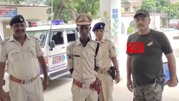 Bihar: 18-Year-Old 'Conned' Into Paying Rs 2 Lakh To 'Become IPS Officer', Video Viral | WATCH ...