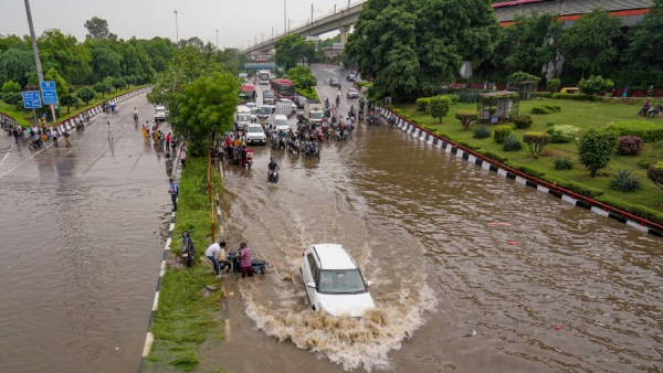 Delhi Rain Alert: Heavy Showers Cause Waterlogging, Traffic Disruption; More Downpour Predicted ...