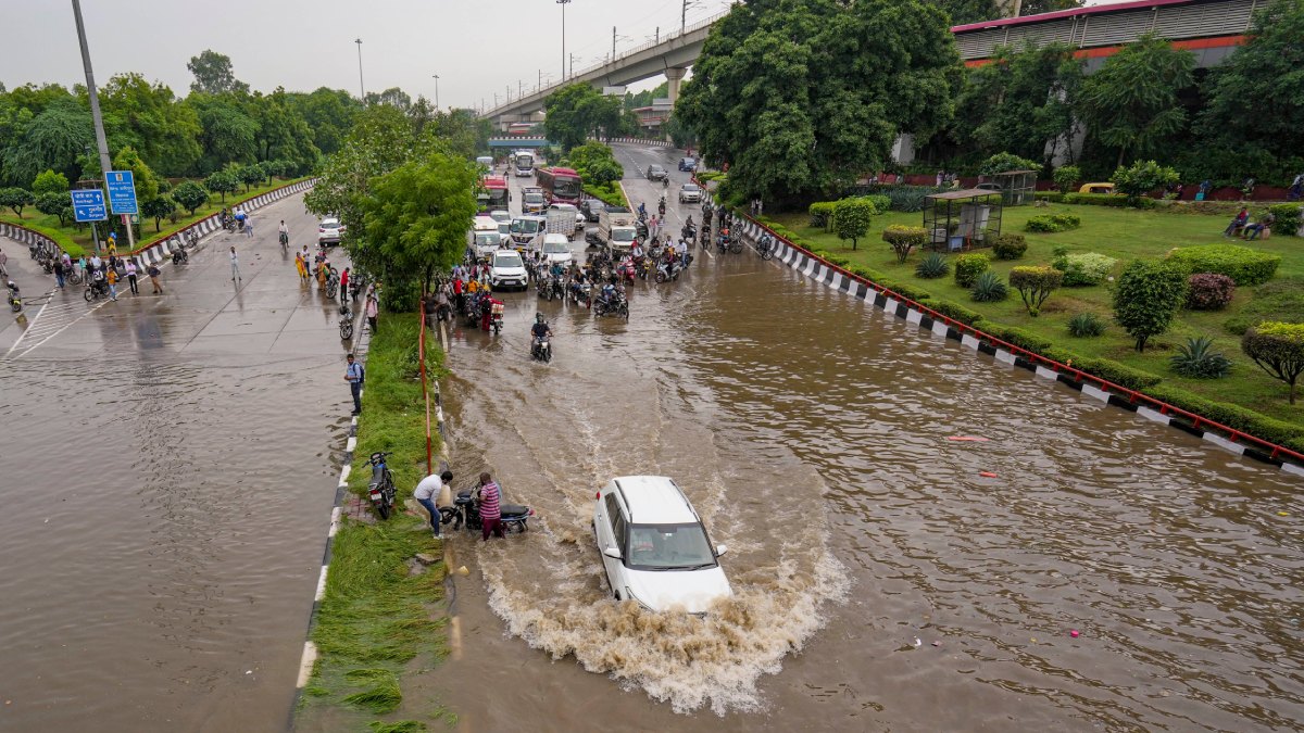 Delhi Rain Alert: Heavy Showers Cause Waterlogging, Traffic Disruption; More Downpour Predicted ...