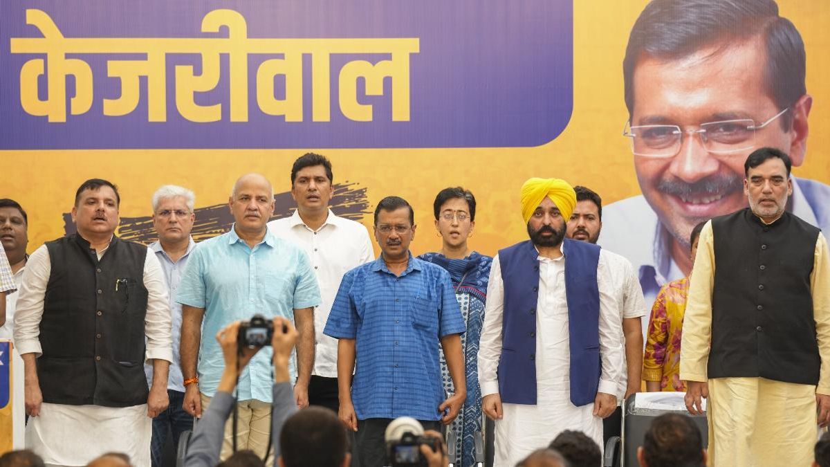 Delhi CM Arvind Kejriwal Set To Meet L-G Tomorrow: Resignation Expected ...