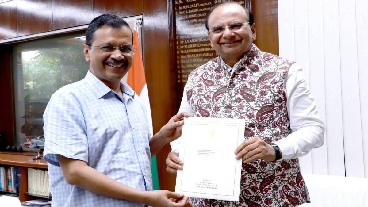 Delhi CM Arvind Kejriwal Hands Over His Resignation To LG Vinai Kumar ...