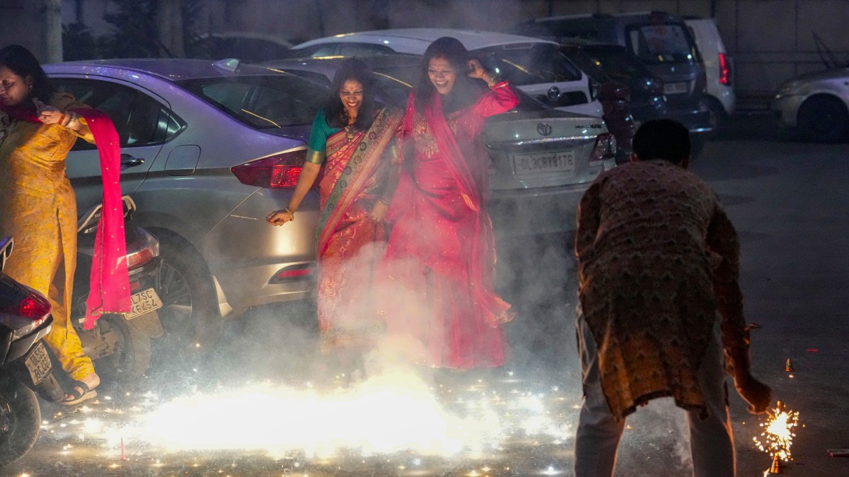 What Is The Punishment, Fine For Bursting Crackers In Delhi During ...