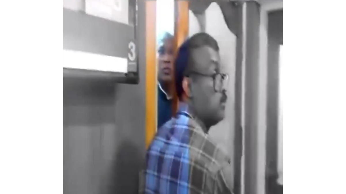 WATCH Viral Video: Was Kharge Insulted? BJP, Congress Clash Over Priyanka Gandhi's Wayanad ...