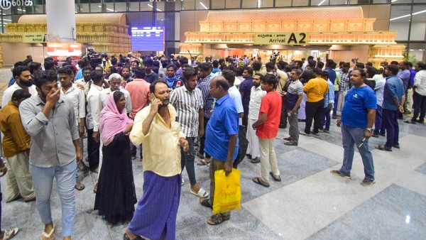 Pilot And Co-Pilot Lead Safe Landing Of Air India Express Flight ...