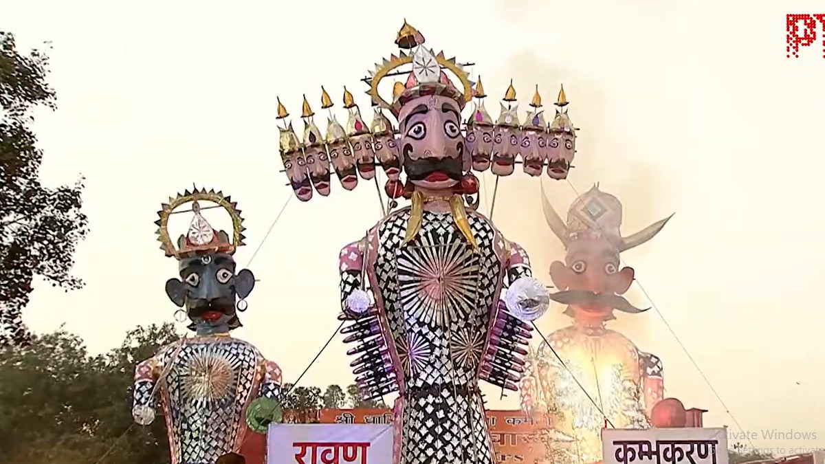 Dussehra 2024: Watch Videos Of Raavan Effigy Burning In Delhi, Patna ...