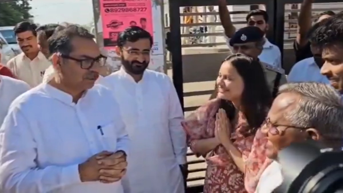 IAS Tina Dabi's '5 Bows in 7 Seconds' Gesture to BJP Leader Goes Viral - Oneindia News