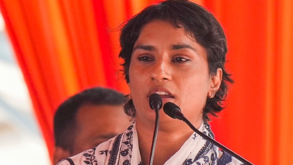 Vinesh Phogat Responds To Sakshi Malik's 'Greed' Claims Amid Wrestling Controversy - Oneindia News