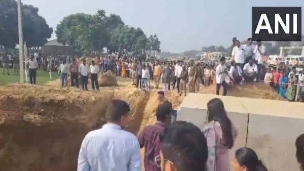 4 Dead As Soil Collapse In UP's Kasganj Traps Several Women; CM Yogi Adityanath Takes Note ...