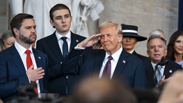 Who Is Barron Trump & What's His Height? Meet Donald Trump's Youngest ...