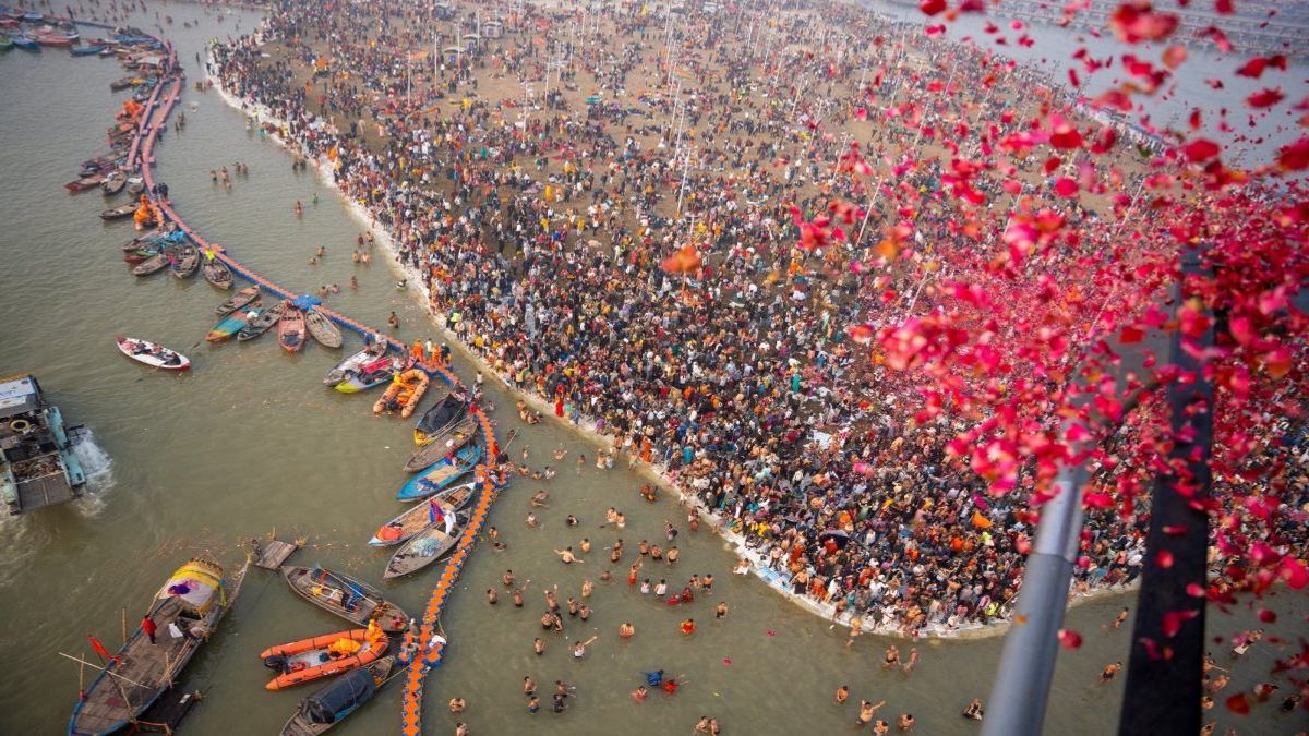 Maha Kumbh 2025: PM Modi Celebrates First Amrit Snan with Heartfelt ...