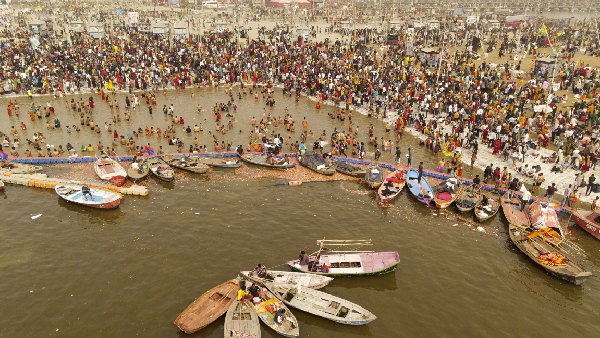 Prayagraj Weather Today: Foggy Mornings, Warm Afternoons; Maha Kumbh Mela Devotees Check Full ...
