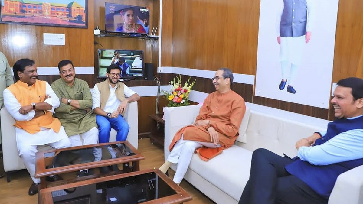 Saamna Editorial Praises CM Devendra Fadnavis: Shiv Sena (UBT)-BJP ...