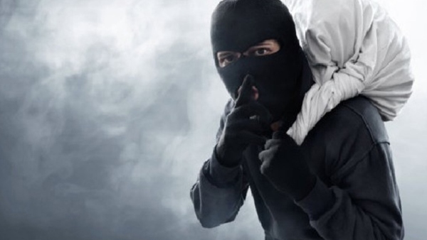 Mumbai Thief Kisses 38-Year-Old Woman After Failing To Rob Valuables ...