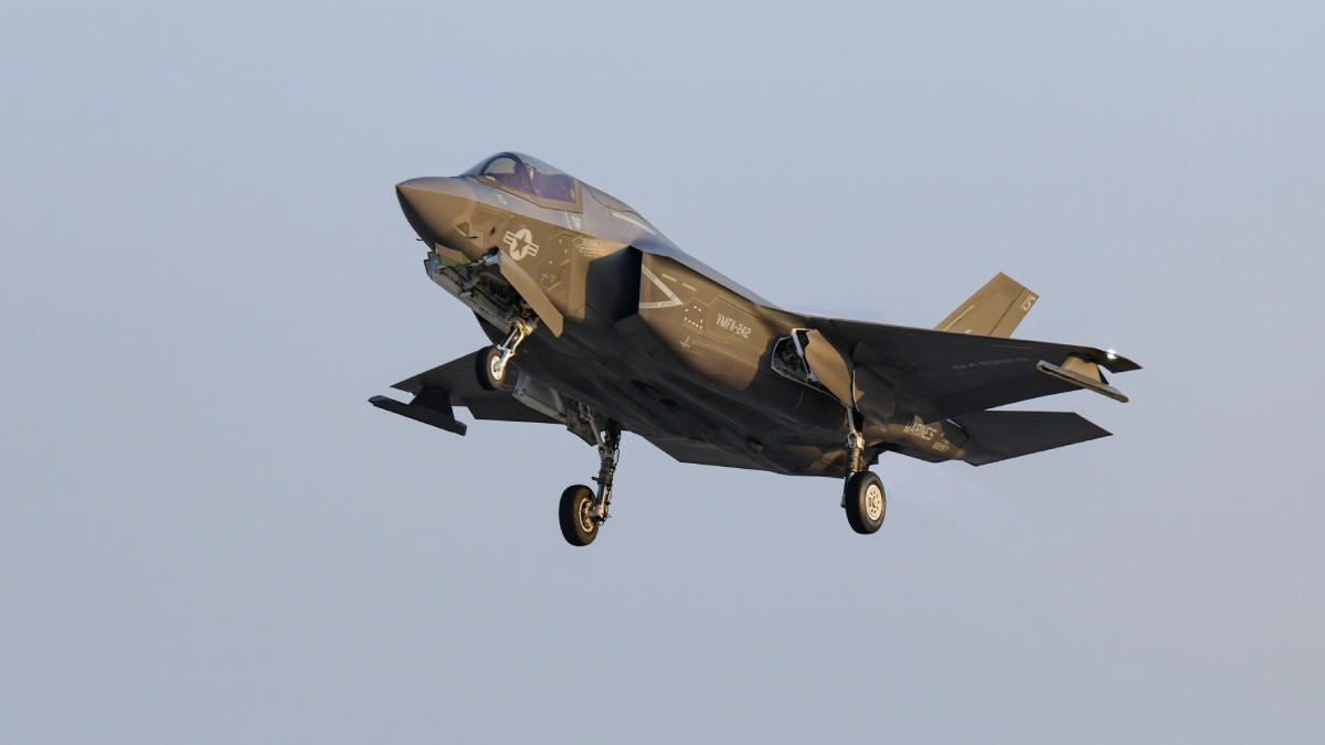 In A 1st, Russia's Su-57, US' F-35 Fighter Jets To Take Part In Aero India - Oneindia News