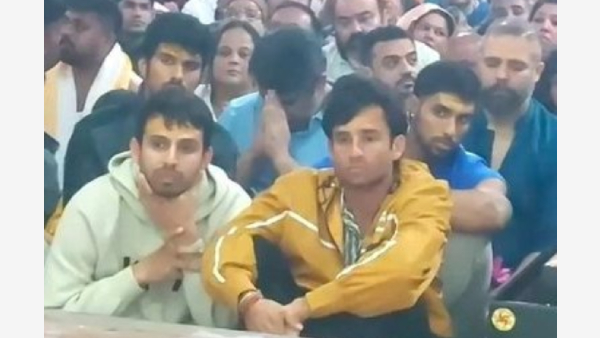 Washington Sundar, Varun Chakaravarthy, Axar Patel Visit Jagannath Puri Temple - Oneindia News