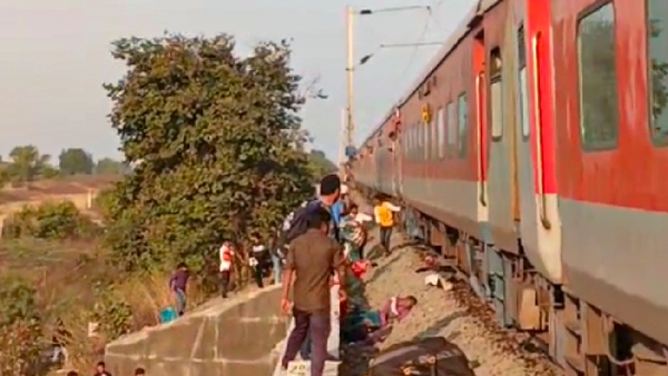 Mumbai Local Train Services: Central Railway To Introduce New AC Train ...