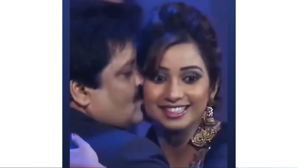 Internet Digs Up Old Video of Udit Narayan Kissing Bollywood Singer - Oneindia News