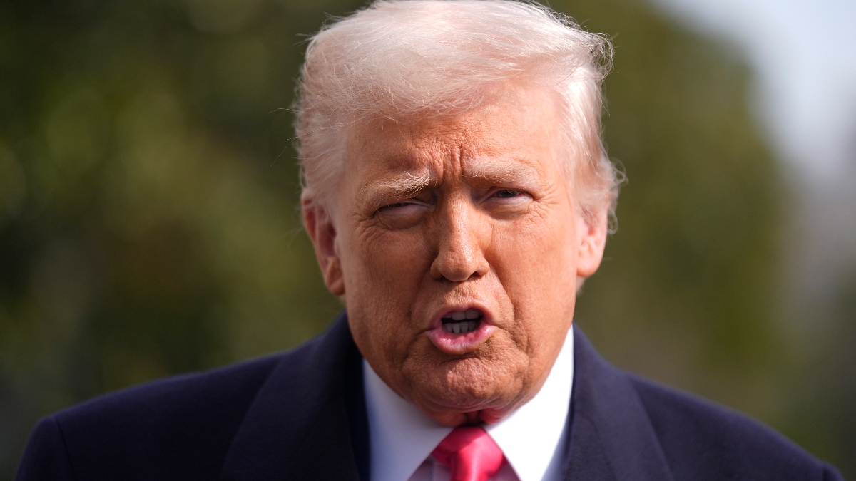 Donald Trump’s Latest Viral Video: Fans Ask What's Wrong With His Leg ...