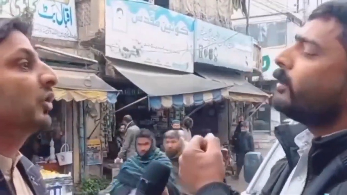 ‘You Me Stand?’ Pakistan Reporter And Cop’s Hilarious Broken English ...