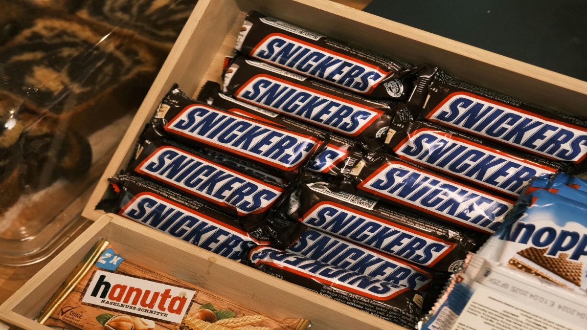 British Man Buried In Snickers Coffin To Celebrate His Candy Obsession ...