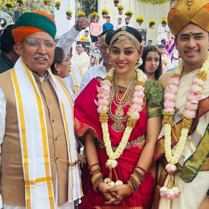 Tejasvi Surya: ప్ర‌ధాని మోదీ మెచ్చిన సింగ‌ర్‌తో డైన‌మిక్ ఎంపీ వివాహం.. ఫొటోలు వైర‌ల్‌. Tejasvi ...