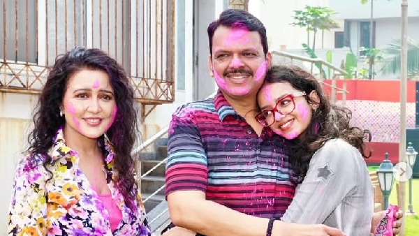 Maharashtra CM Devendra Fadnavis’ Daughter Secures 92.6% In Class 10 Exams - Oneindia News