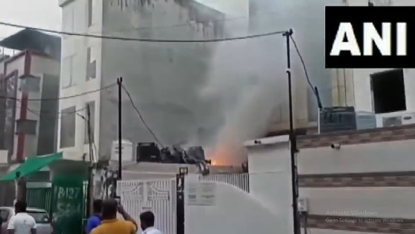 Noida Fire: Massive Fire Breaks Out At Parking Of A Company, WATCH ...