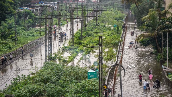 Mumbai Weather Update: Rains Disrupt Local Trains and Traffic ...