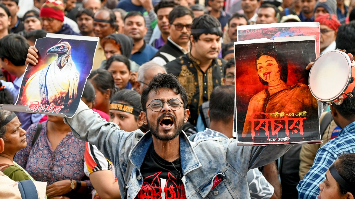 Kolkata College Rape Case: Manojit Mishra Caught On Camera Dragging Survivor Inside Campus ...