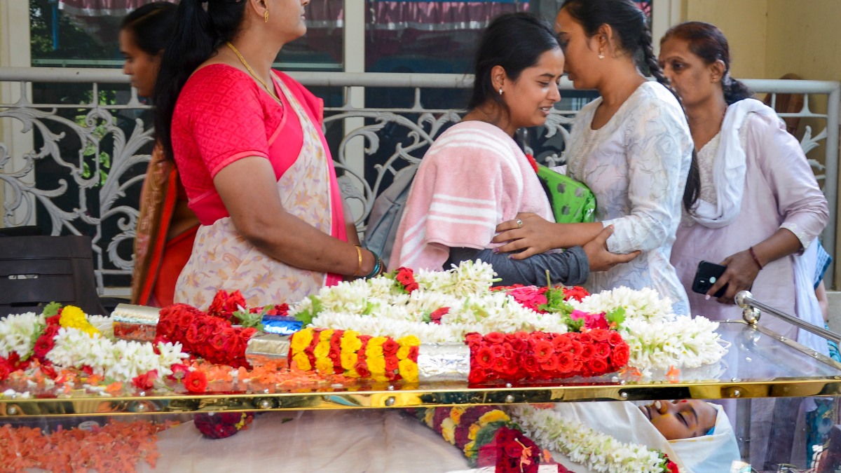 Stampede Fallout: RCB Management Faces Probe, Promises ₹10 Lakh for ...