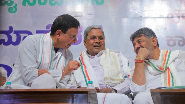 Rift In Karnataka Congress? Randeep Surjewala To Visit Bengaluru On Monday - Oneindia News