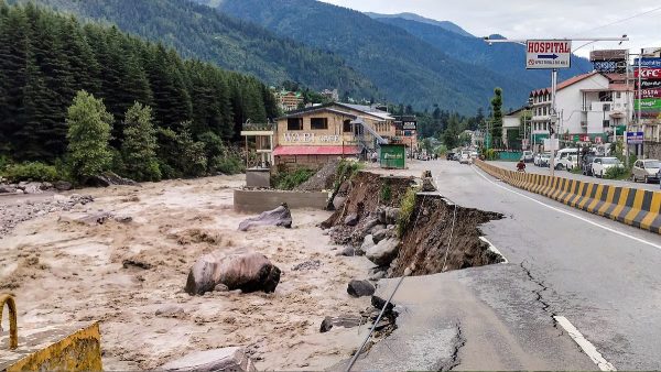 Himachal Pradesh Flash Floods: 72 Dead, 500 Roads Blocked, Red Alert Issued - Oneindia News