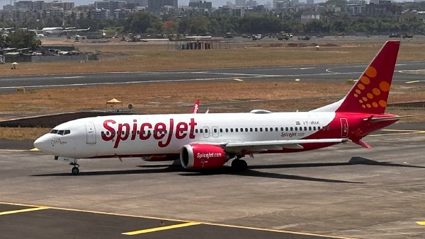 SpiceJet Delhi-Mumbai Flight Disrupted For 3 Hours After 2 Passengers Try To Enter Cockpit ...