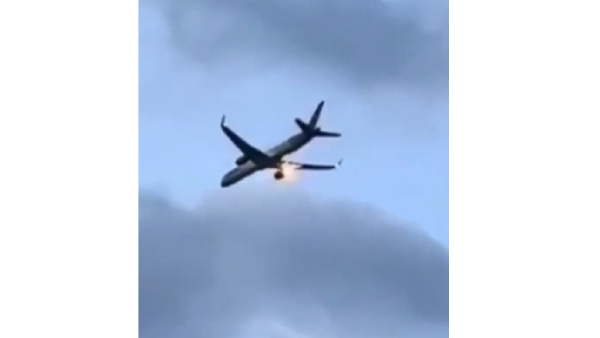 Condor Flight’s Engine Bursts Into Flames, Makes Emergency Landing in Italy - Oneindia News