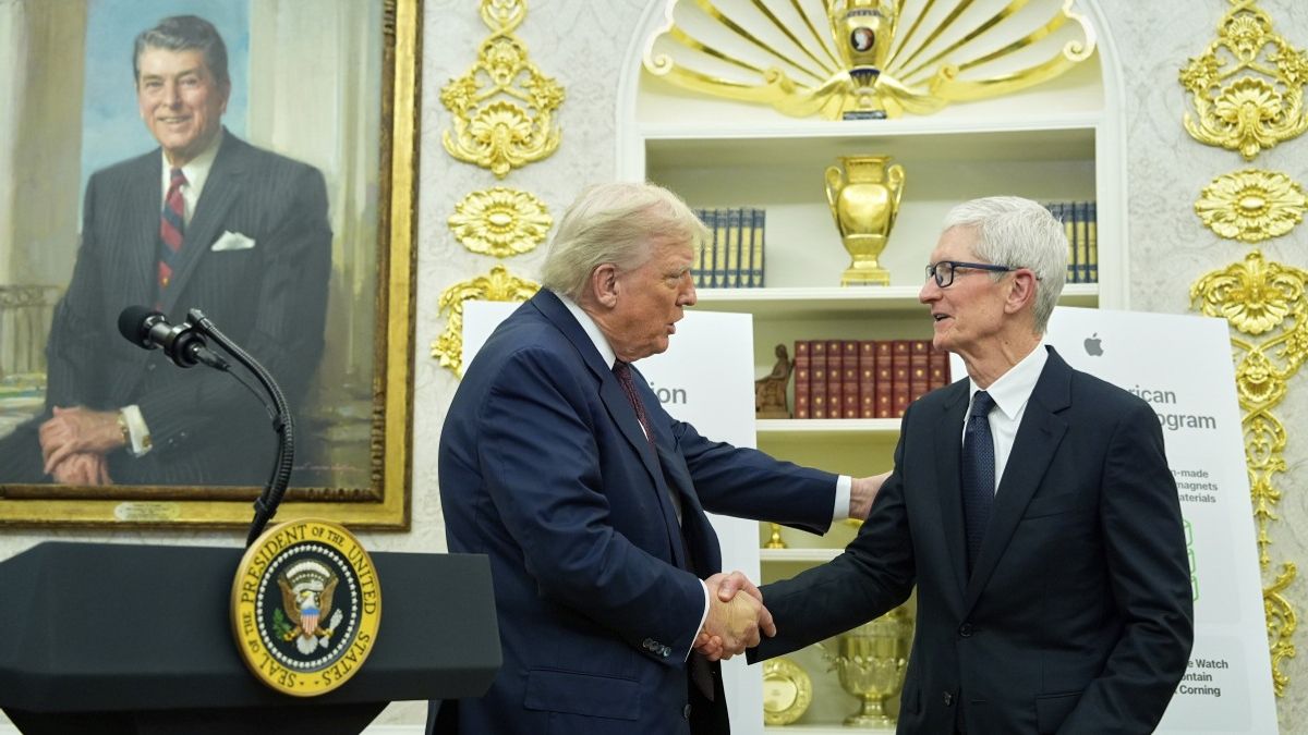 Tim Cook Gifts Trump 24-Karat Gold Relief, Announces American ...