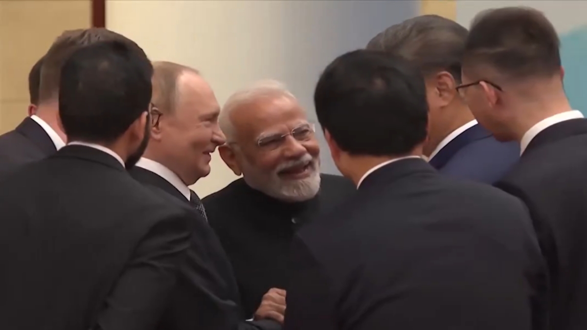 PM Modi, Putin, Xi Jinping Share Light Moment At SCO Meet, Video Goes Viral - Oneindia News
