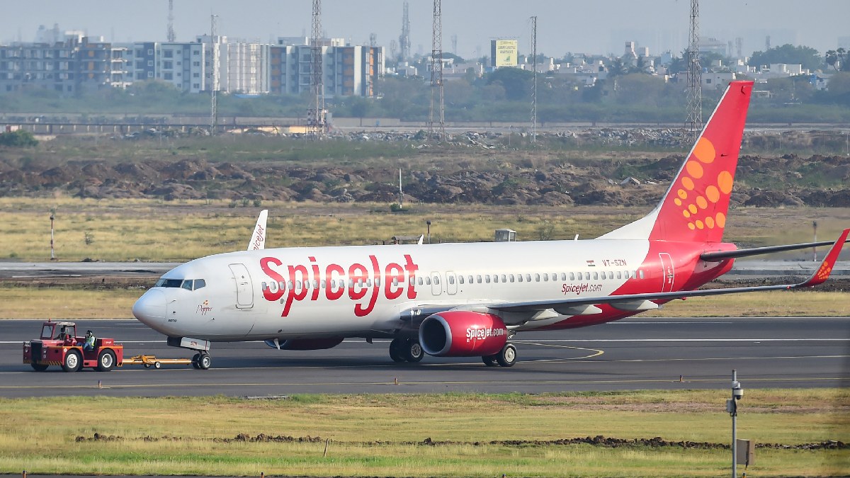 SpiceJet Flight Makes Emergency Landing In Mumbai After Wheel Detaches ...