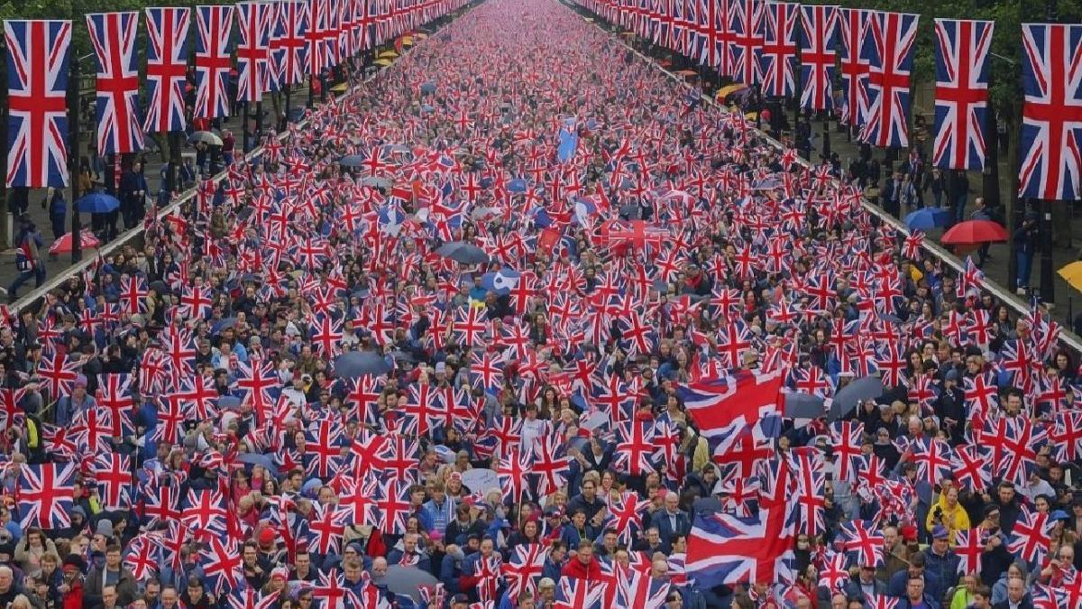 Tommy Robinson Shocks UK With Record-Breaking London March Against ...