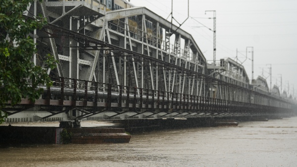 Delhi-NCR Rain Fury: Schools Shut In Noida, Ghaziabad; Yamuna Flood Alert Triggers Evacuations ...