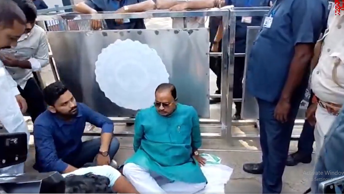 JDU Ticket Distribution: Janta Dal United MLA Sits On Dharna Outside ...
