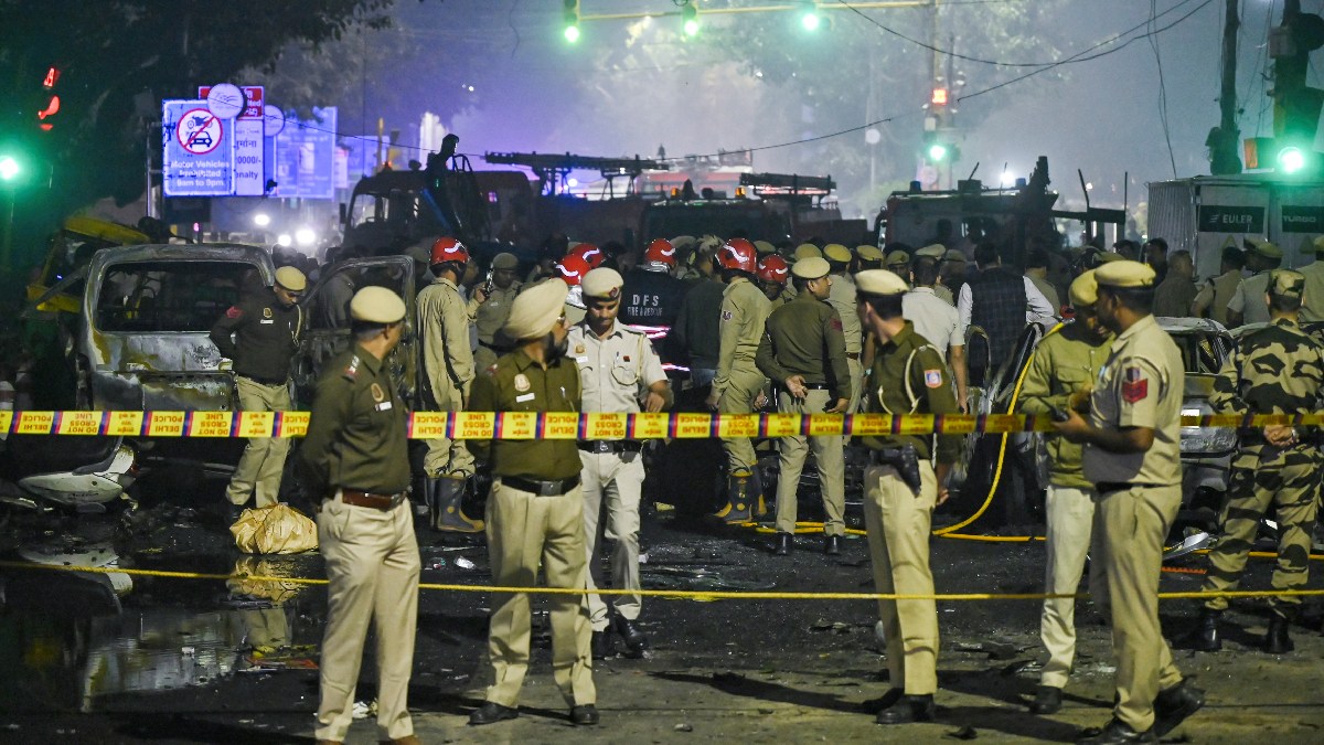 Delhi Police Raid Paharganj & Daryaganj Hotels, Arrest 4 Following Red ...