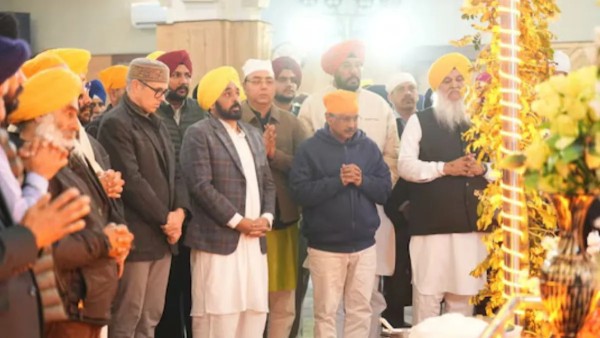 Arvind Kejriwal and Bhagwant Singh Mann at Srinagar Nagar Kirtan for Guru Tegh Bahadur's 350th ...
