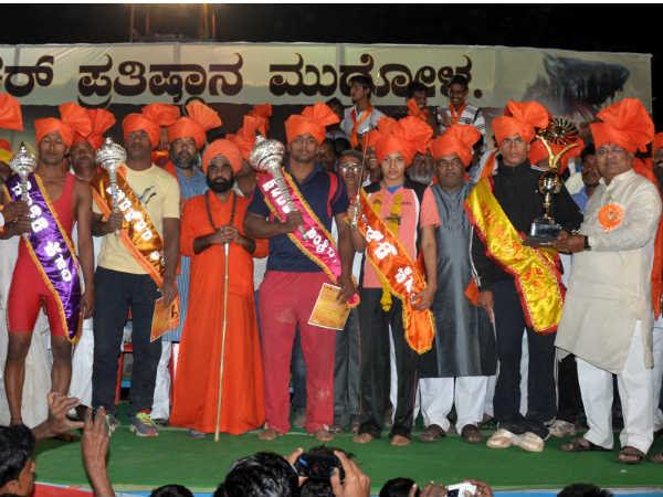 ರನ್ನ ಕುಸ್ತಿ : ಗೋಪಾಲ ಕೋಳಿ, ಆತ್ಮಶ್ರೀಗೆ ಪ್ರಶಸ್ತಿ | Ranna Kusti 2014 ...