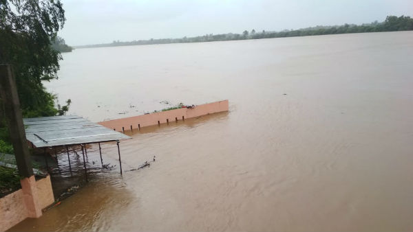 ಉಕ್ಕಡಗಾತ್ರಿ ದೇವಾಲಯಕ್ಕೆ ಈಗ ಜಲದಿಗ್ಬಂಧನದ ಭೀತಿ | Ukkadagatri Temple In The ...