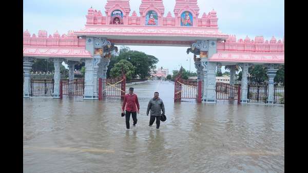 ಸುತ್ತೂರು ಕಾಡುಮಠದ ಗದ್ದಿಗೆಗೆ ಕಪಿಲೆಯ ದಿಗ್ಬಂಧನ | Kapila River Overflowed To ...